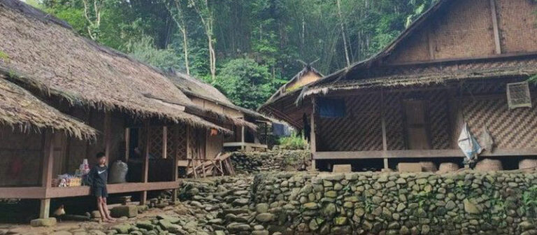 Rumah Adat Suku Baduy : Filosofi Struktur dan Kearifan Lokal